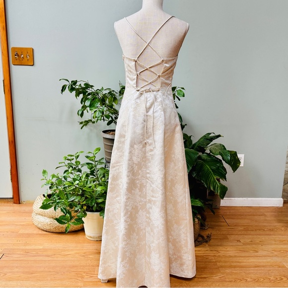 Onyx Nite | Dresses | Onyx Nite Gown Wedding Prom Formal Offwhite ...
